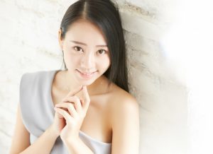 女性らしいかわいい仕草や振る舞い28個！手の所作は？ - Trairy Media