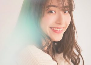 独特のオーラのある女性の特徴24個！見た目から目立つ女性 - Trairy Media