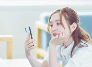 LINEがそっけない女性心理10個！返事の具体例・対処法 - Trairy Media